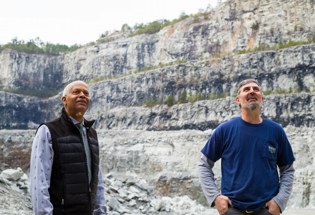 Rep. Hank Johnson leads tour in Georgia to tout new infrastructure law ...